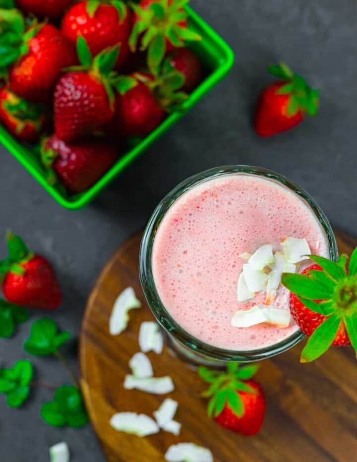 Keto Strawberry Smoothie with Almond Milk